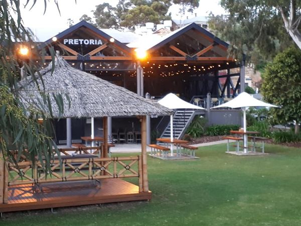 Pretoria Hotel, Mannum, SA – Country Pub Camping
