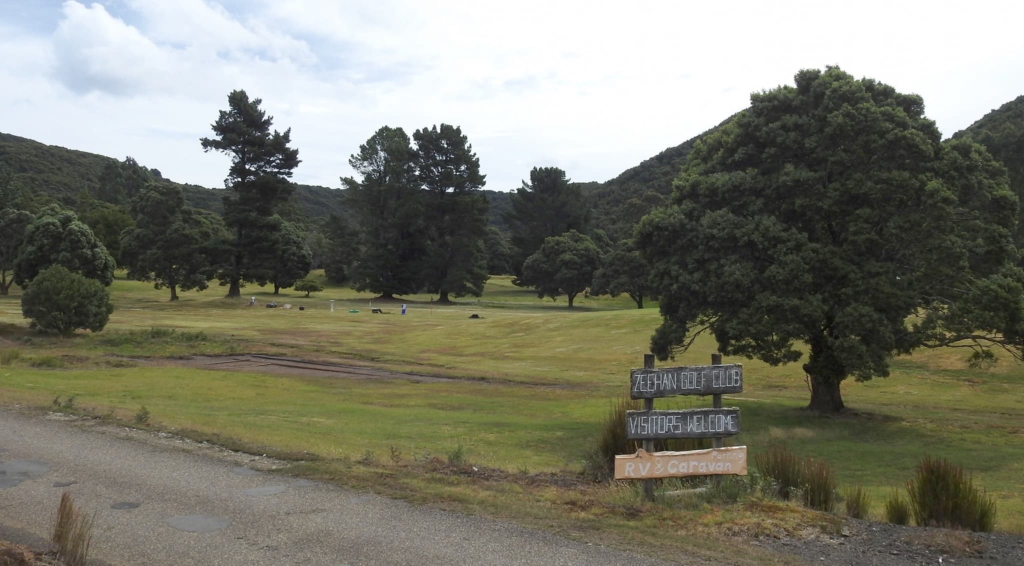 Zeehan Golf Club, Zeehan TAS – Country Pub Camping