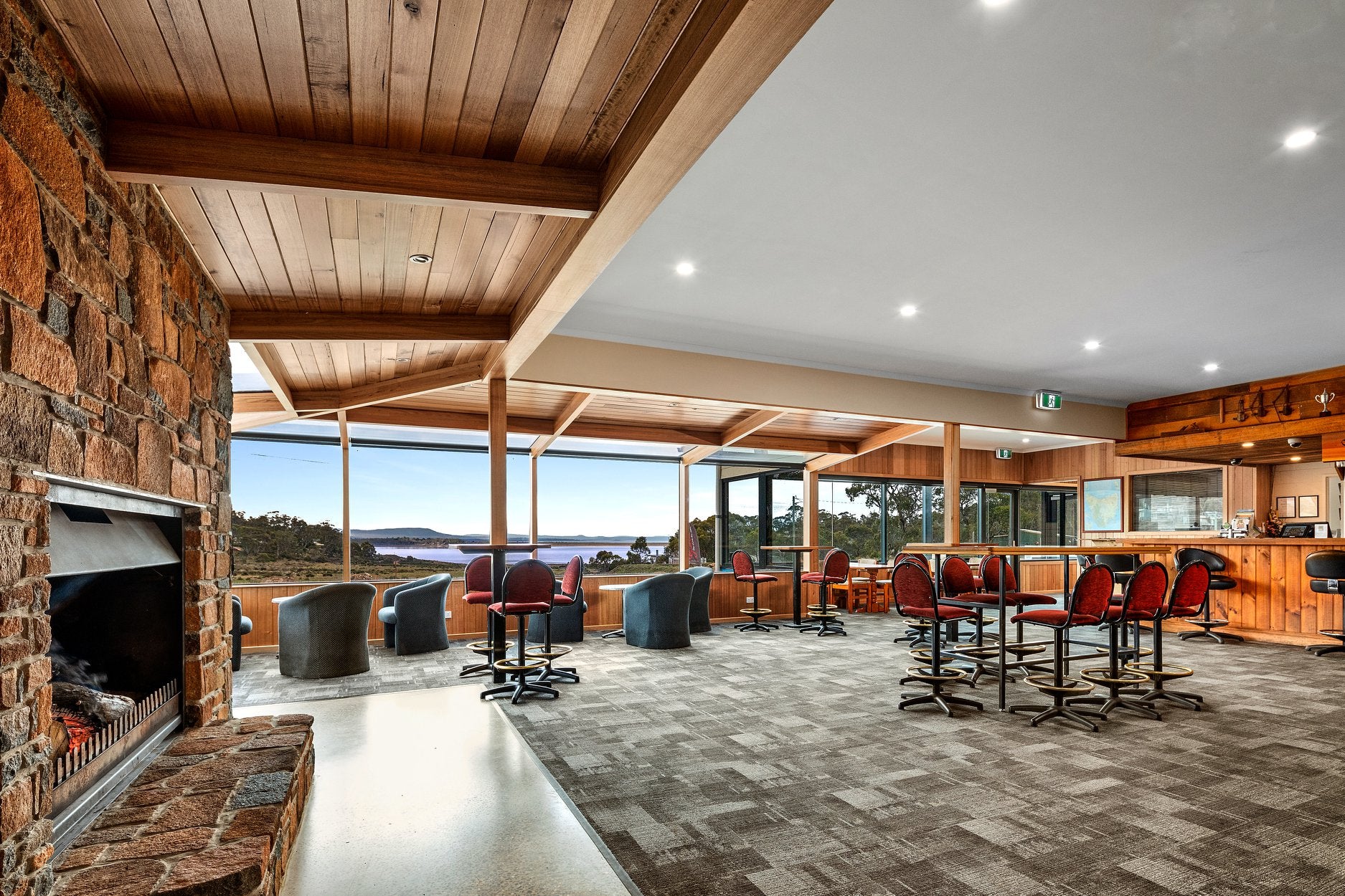 Central Highlands Lodge - Miena Hotel, Miena, Tas – Country Pub Camping