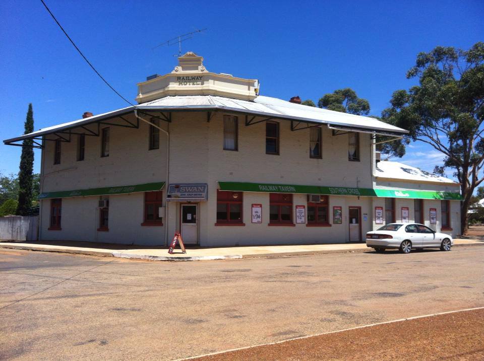 Railway Tavern, Southern Cross, WA – Country Pub Camping
