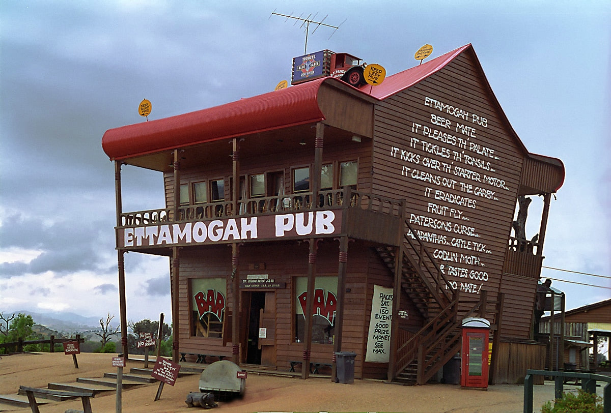 Table Top Hotel - a.k.a Ettamogah Pub, Table Top, NSW – Country Pub Camping