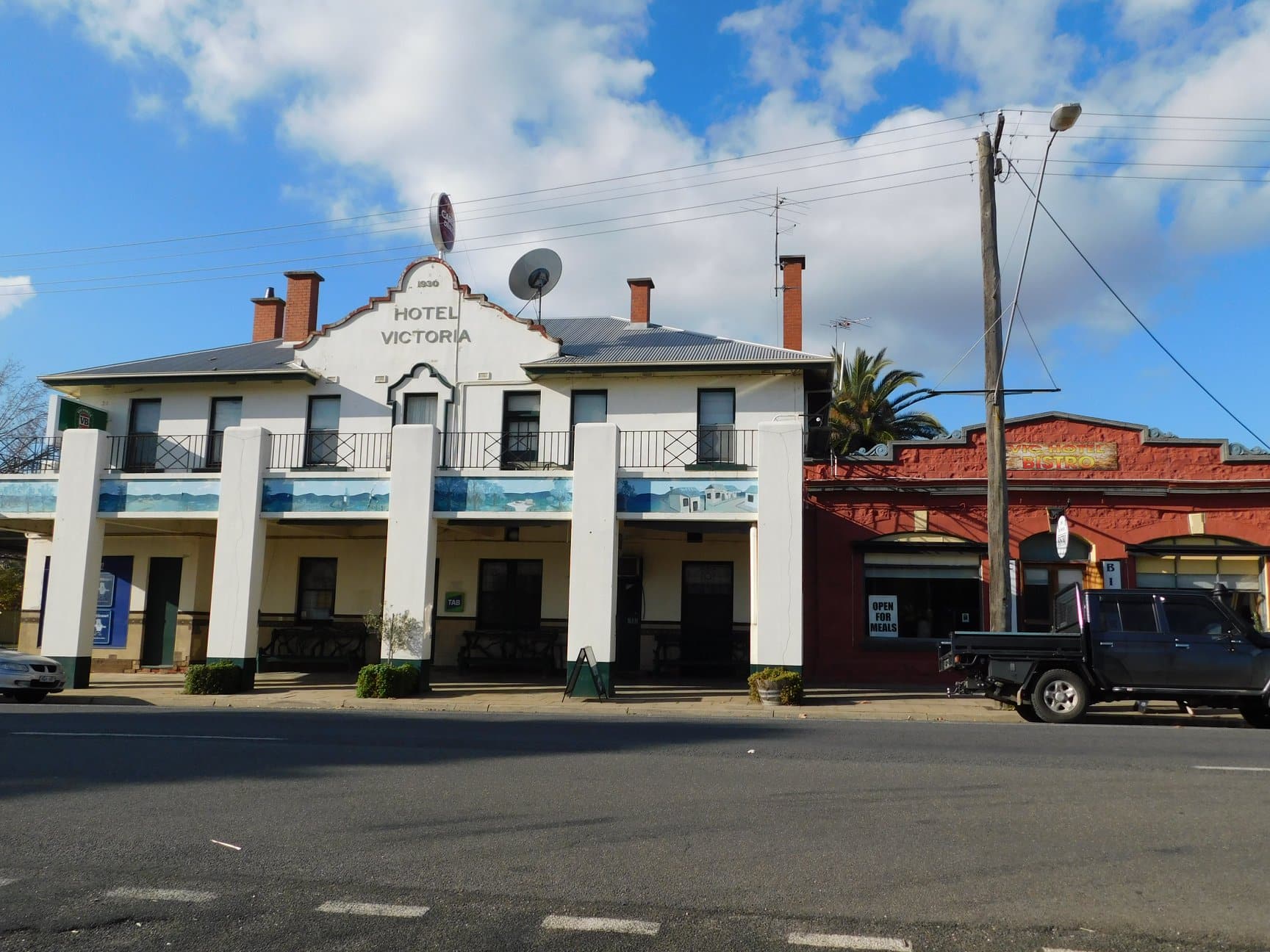 The Hotel Victoria, Avoca, Vic – Country Pub Camping