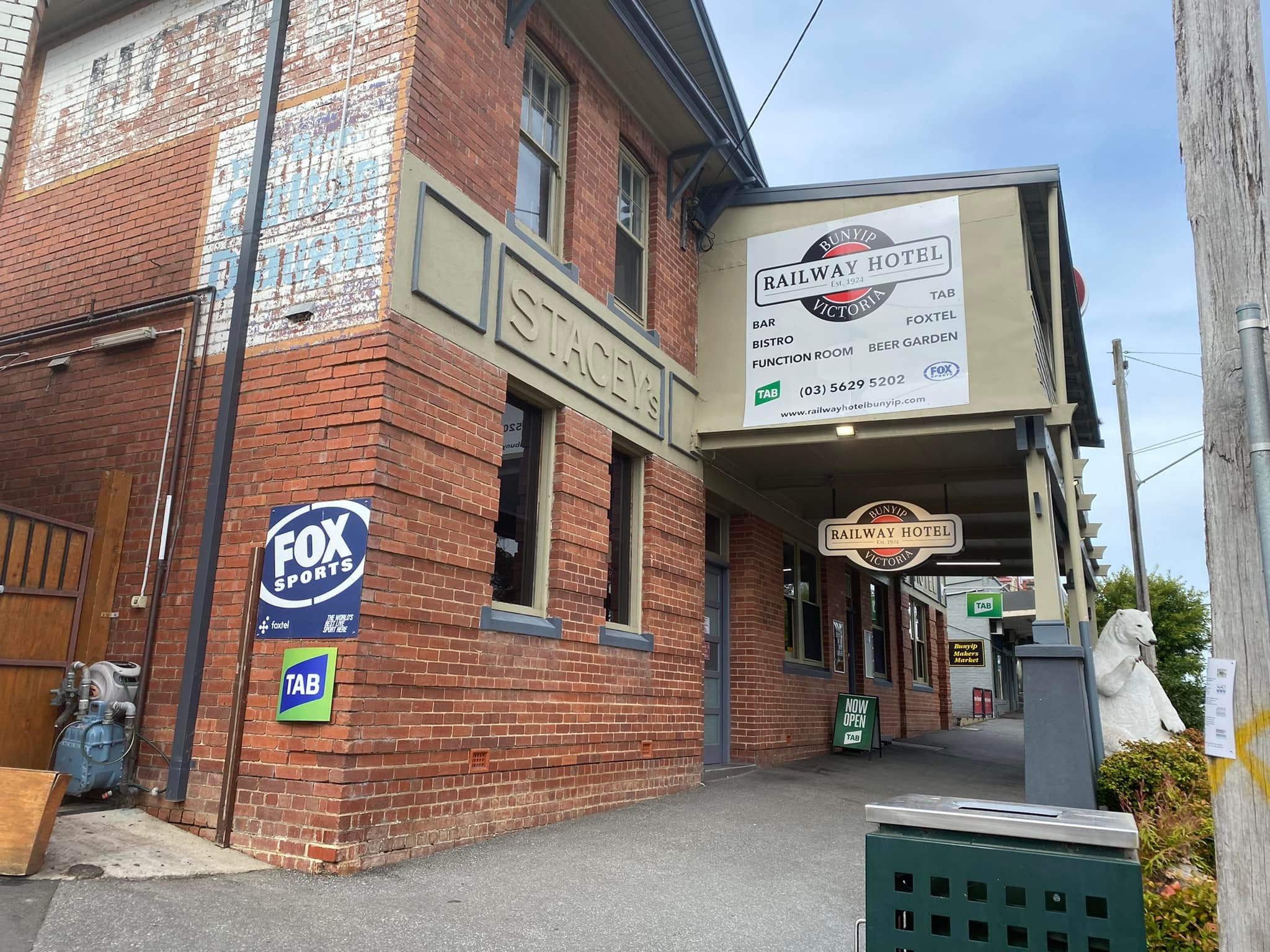 Railway Hotel, Bunyip, Victoria – Country Pub Camping