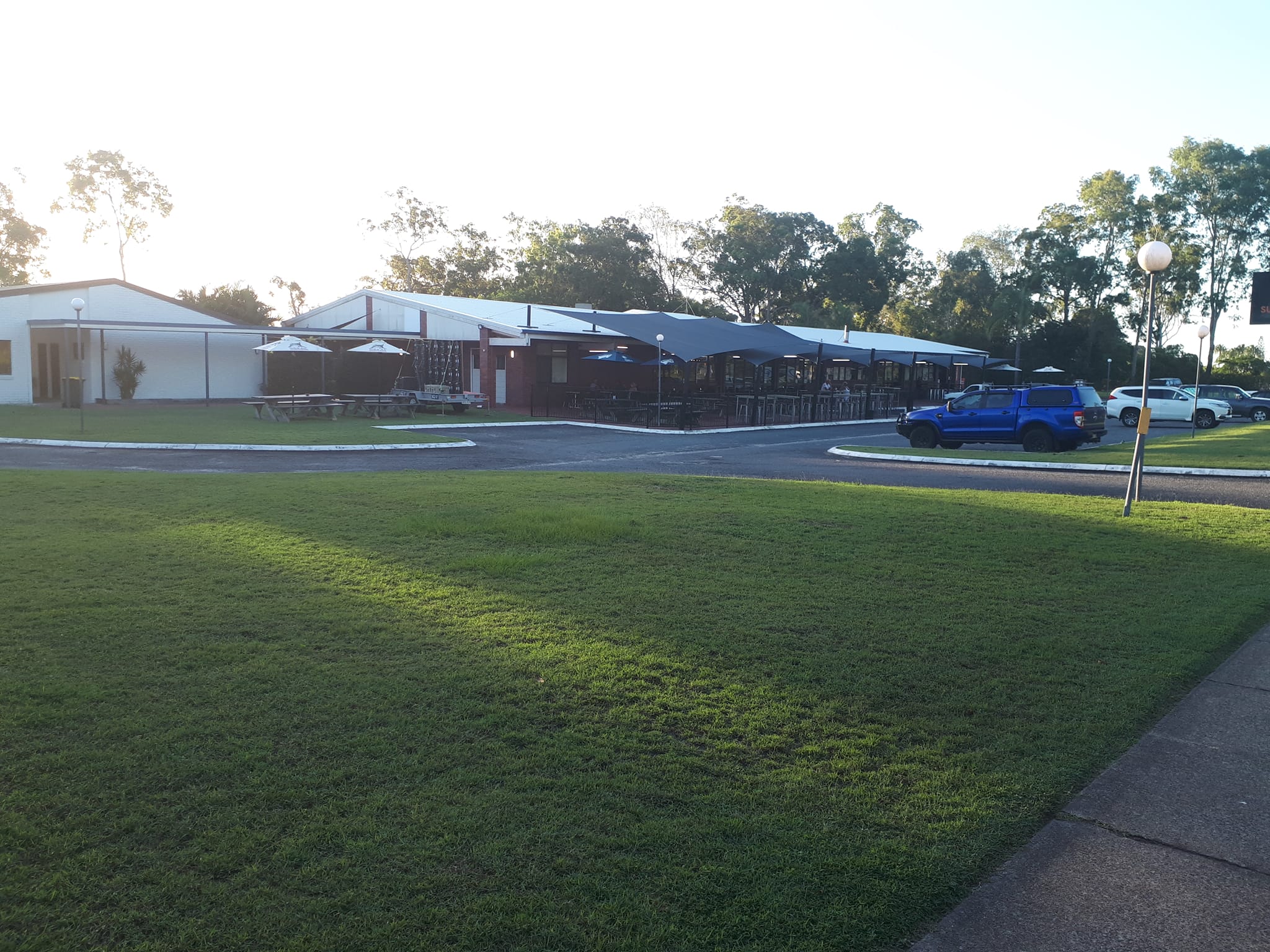 Burrum Tavern, Burrum Heads, QLD – Country Pub Camping