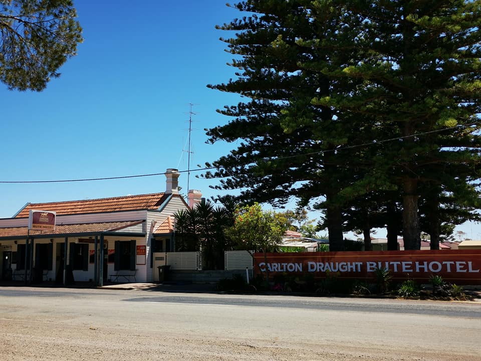 Bute Hotel, Bute, SA – Country Pub Camping