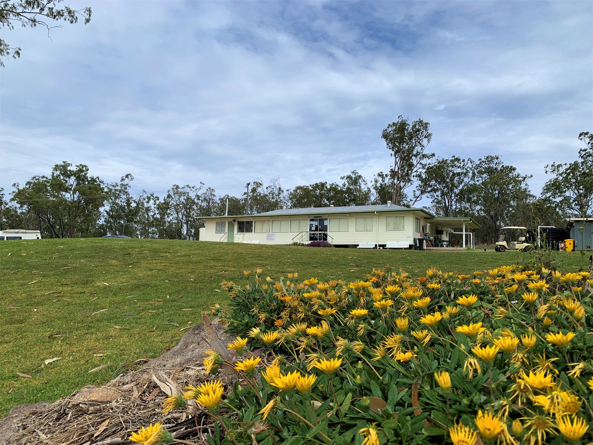 Clifton Golf Club, Clifton Qld – Country Pub Camping