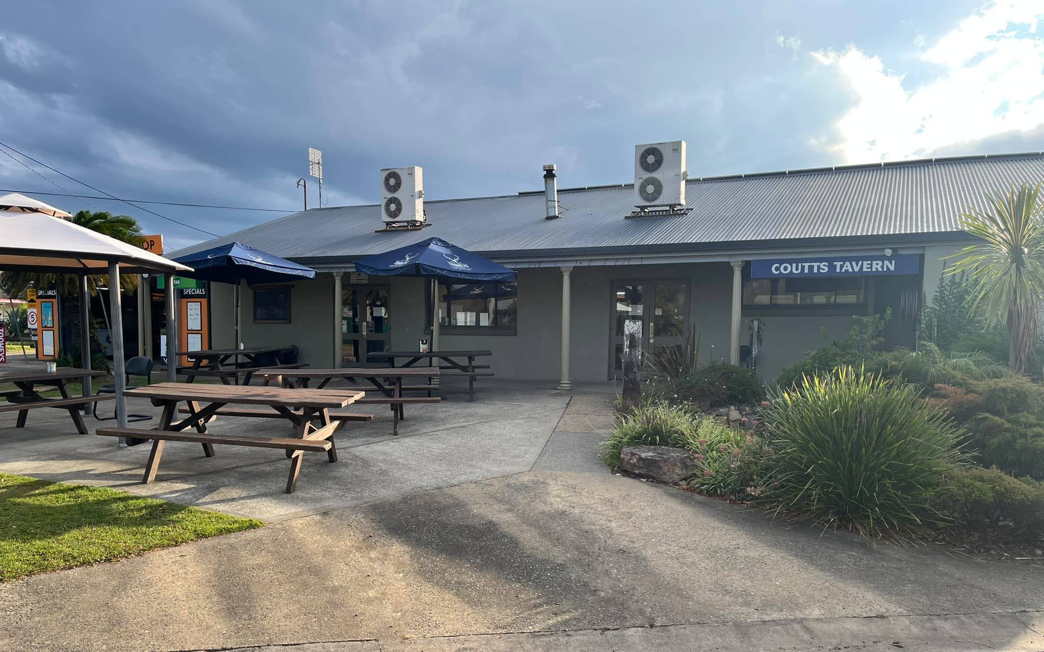 Coutts Tavern, Armidale Street, Coutts Crossing, NSW – Country Pub Camping