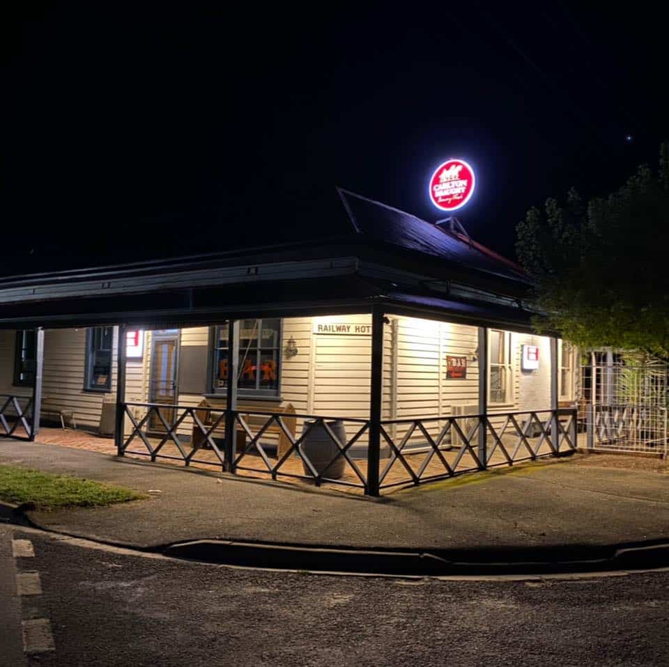 Dingee Hotel, Dingee Victoria – Country Pub Camping