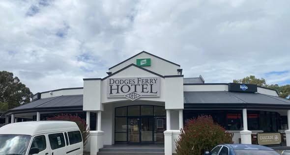 Dodges Ferry Hotel, Dodges Ferry, Tasmania – Country Pub Camping