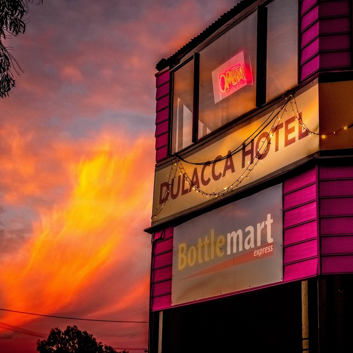 Dulacca Hotel, Dulacca QLD 'The Pink Pub' – Country Pub Camping