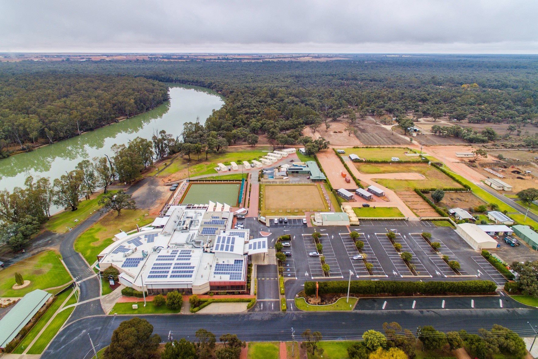 Euston Club Resort, Euston NSW – Country Pub Camping