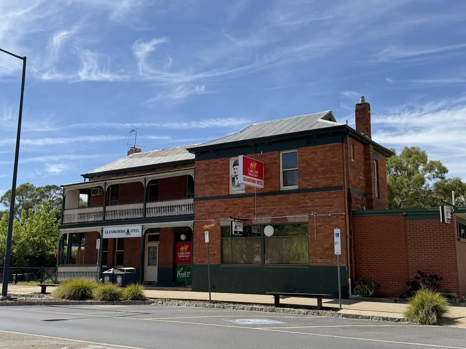 Glenrowan Hotel and Bistro, Glenrowan, Victoria – Country Pub Camping