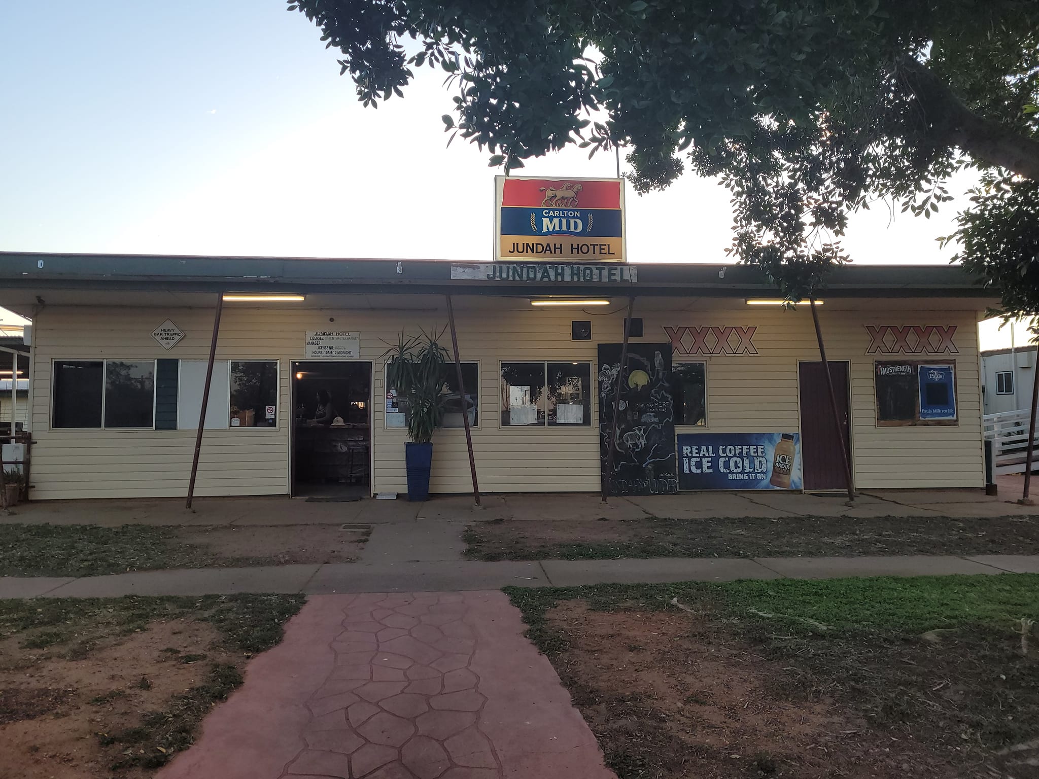 Jundah Hotel, Jundah, QLD – Country Pub Camping