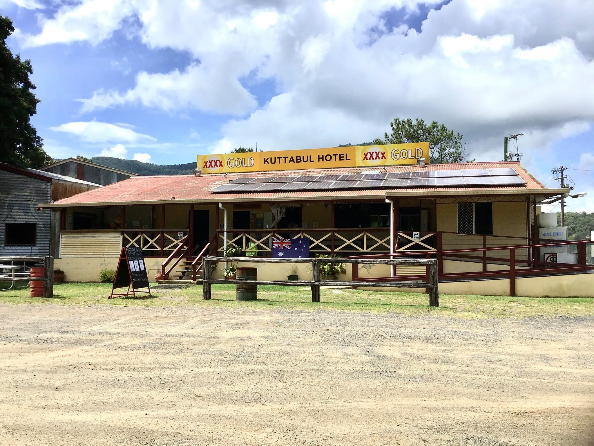 Kuttabul Hotel, Kuttabul QLD – Country Pub Camping