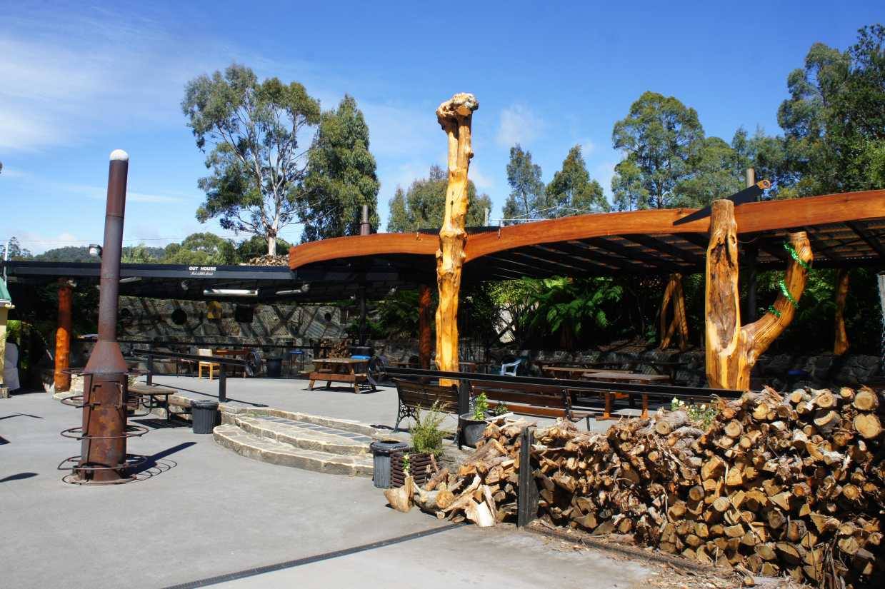 Longley Hotel, Longley, TAS – Country Pub Camping