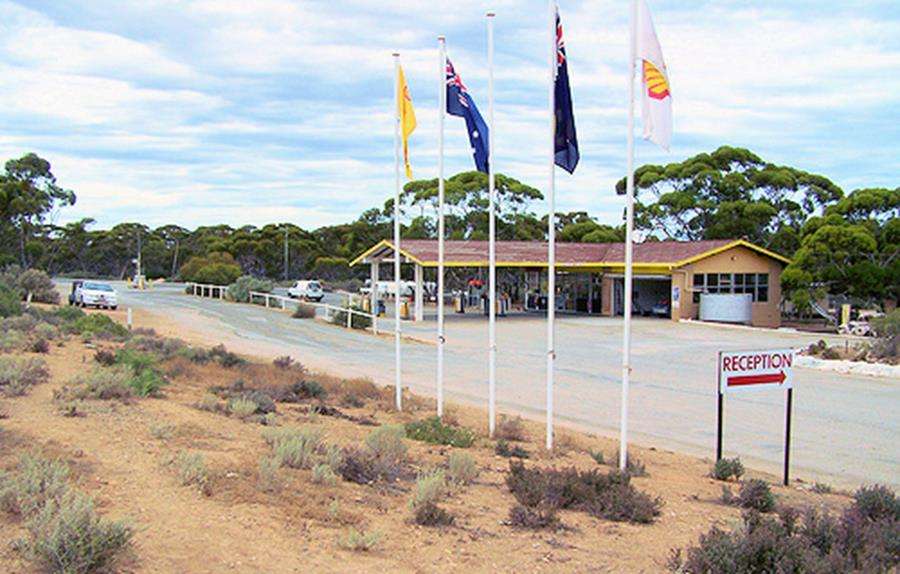 Madura Roadhouse, Madura, Nullarbor, WA – Country Pub Camping