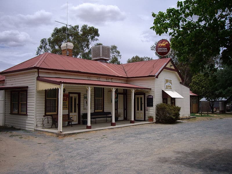 Round Hill Hotel, Morven, NSW – Country Pub Camping