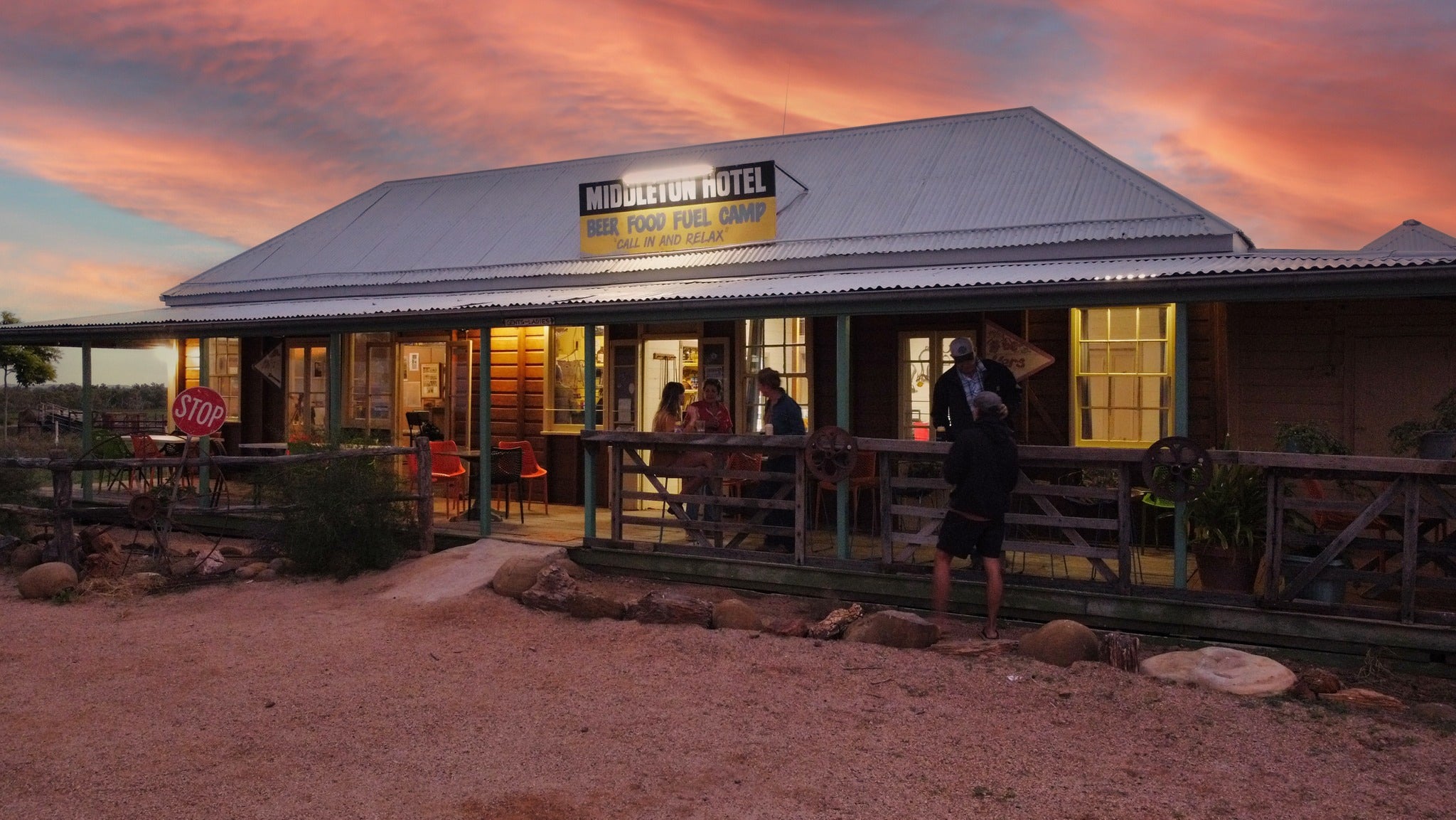 Middleton Hotel, Middleton, QLD – Country Pub Camping