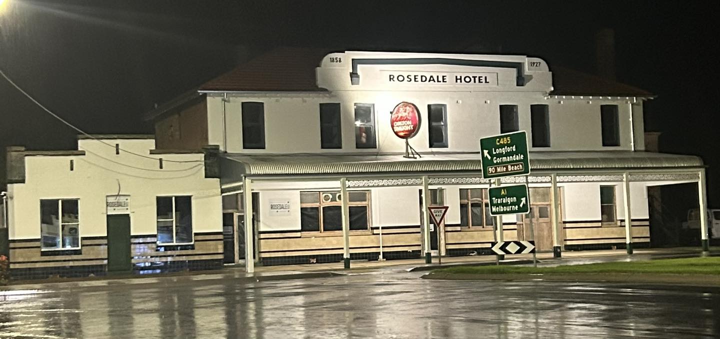 Rosedale Hotel, Rosedale, Vic – Country Pub Camping