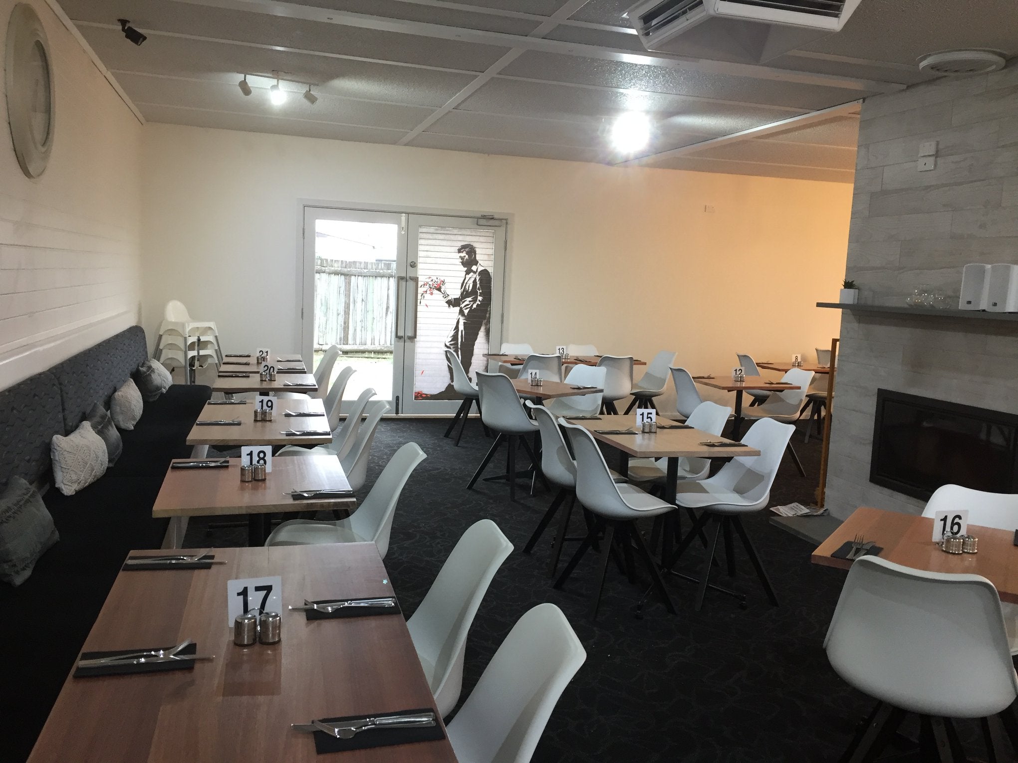 Ball and Chain Hotel Motel Simpson, Simpson VIC, – Country Pub Camping