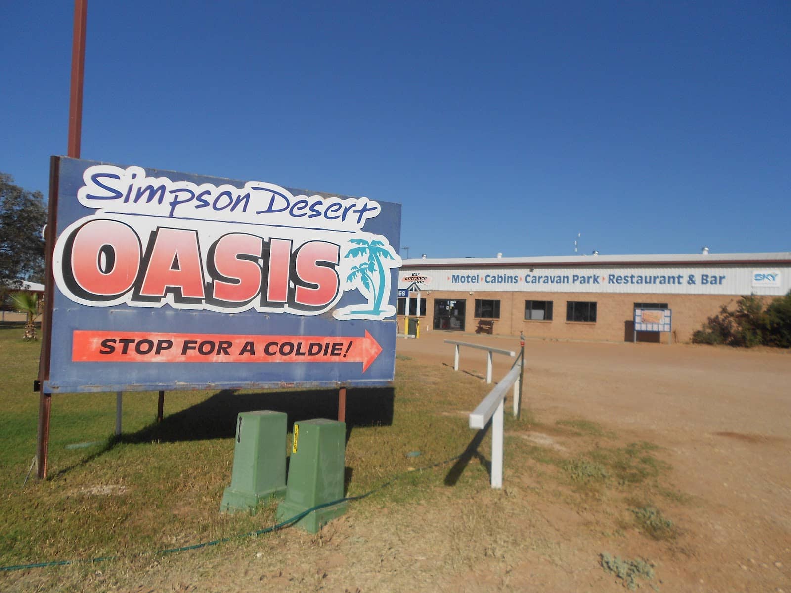 Simpson Desert Oasis, Bedourie, QLD – Country Pub Camping