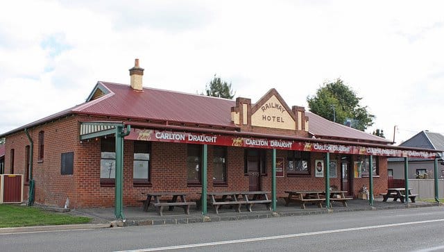 Railway Hotel, Spring Hill, NSW. – Country Pub Camping