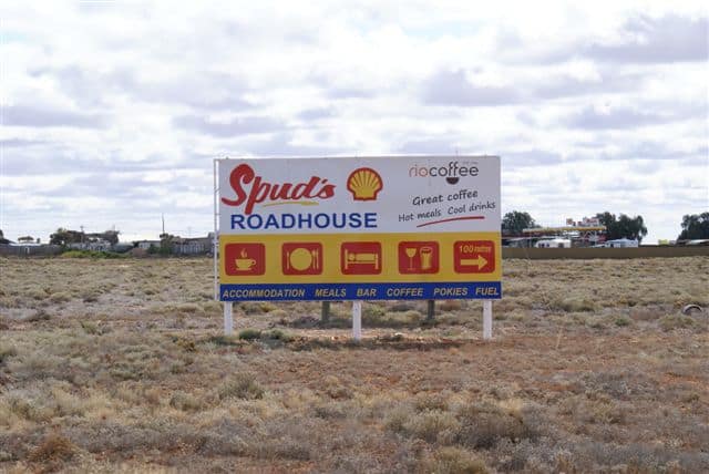 Spuds Roadhouse Motel, Pimba, South Australia, – Country Pub Camping
