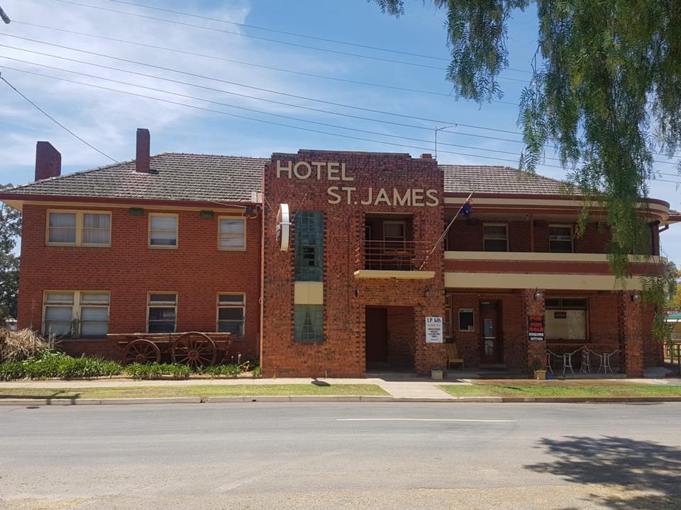 St James Country Hotel, St James VIC – Country Pub Camping