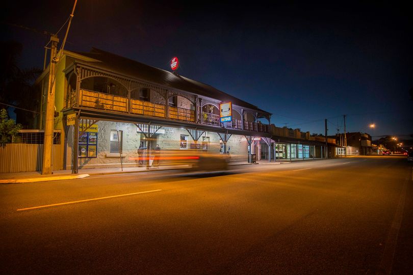 The Tailem Bend Hotel, SA – Country Pub Camping