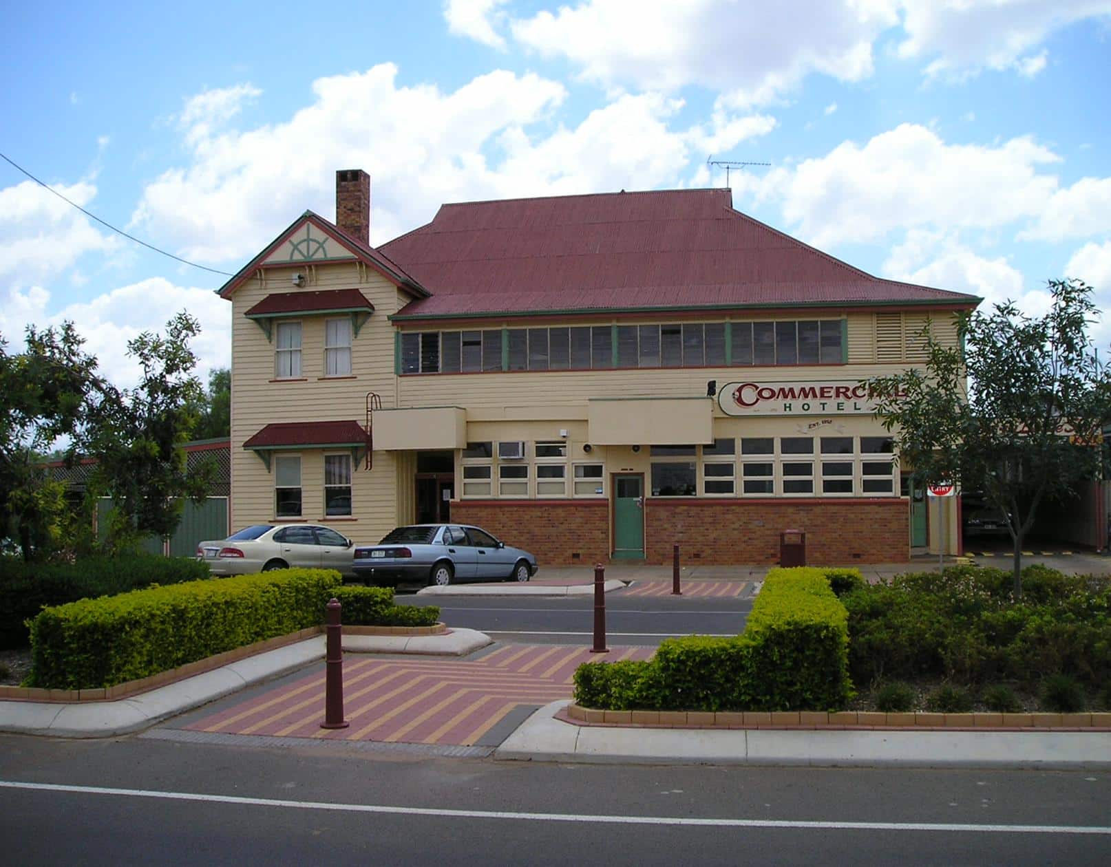 Commercial Hotel, Tara QLD – Country Pub Camping