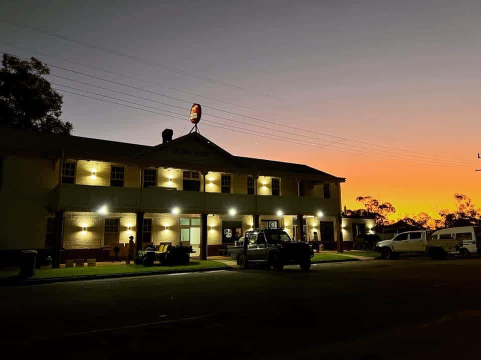 Ultima Hotel, Ultima VIC – Country Pub Camping