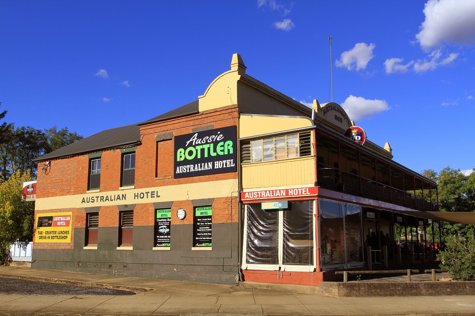 The Australian Hotel, Cowra NSW – Country Pub Camping