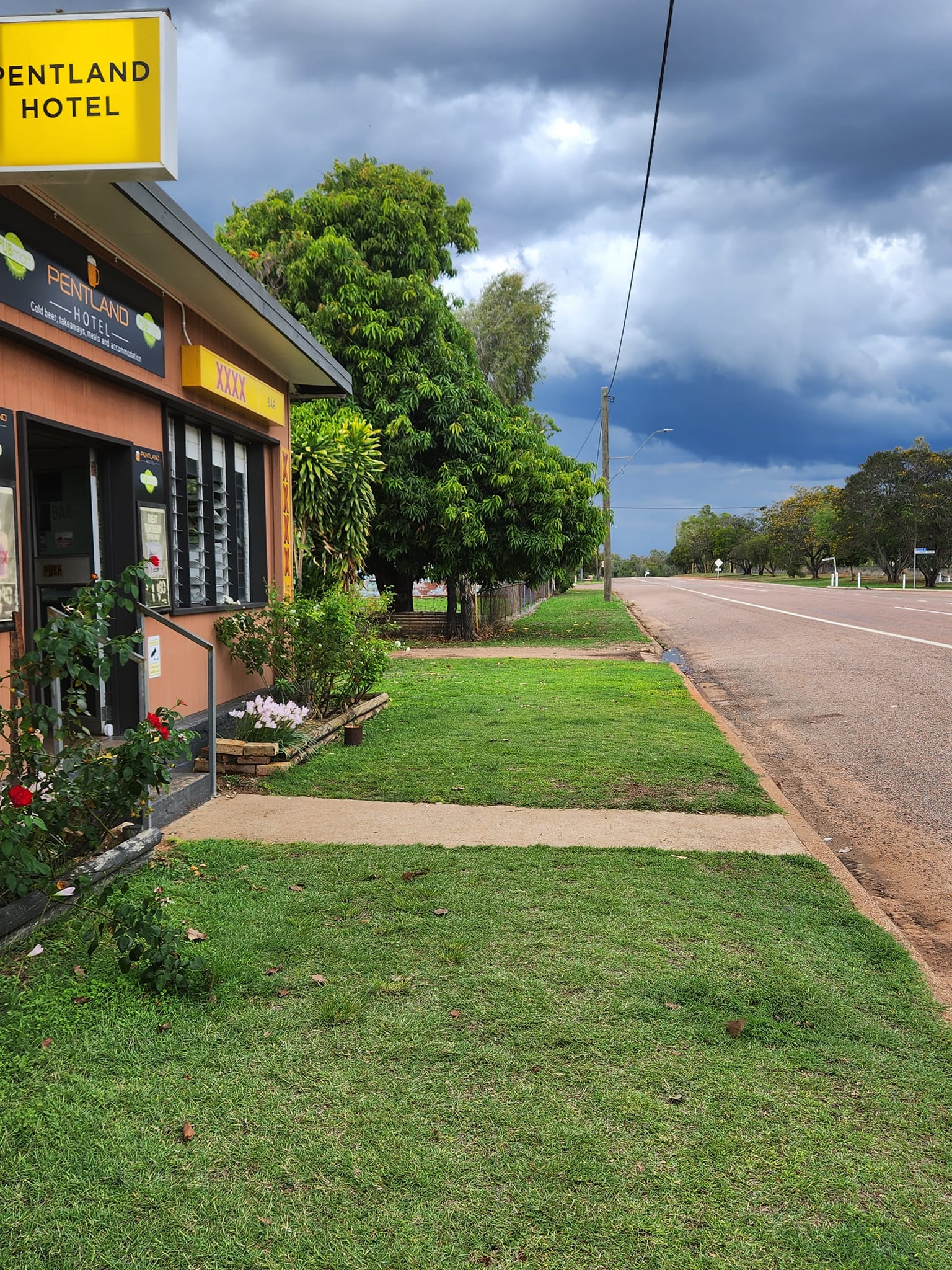 Pentland Hotel, Pentland, Queensland – Country Pub Camping
