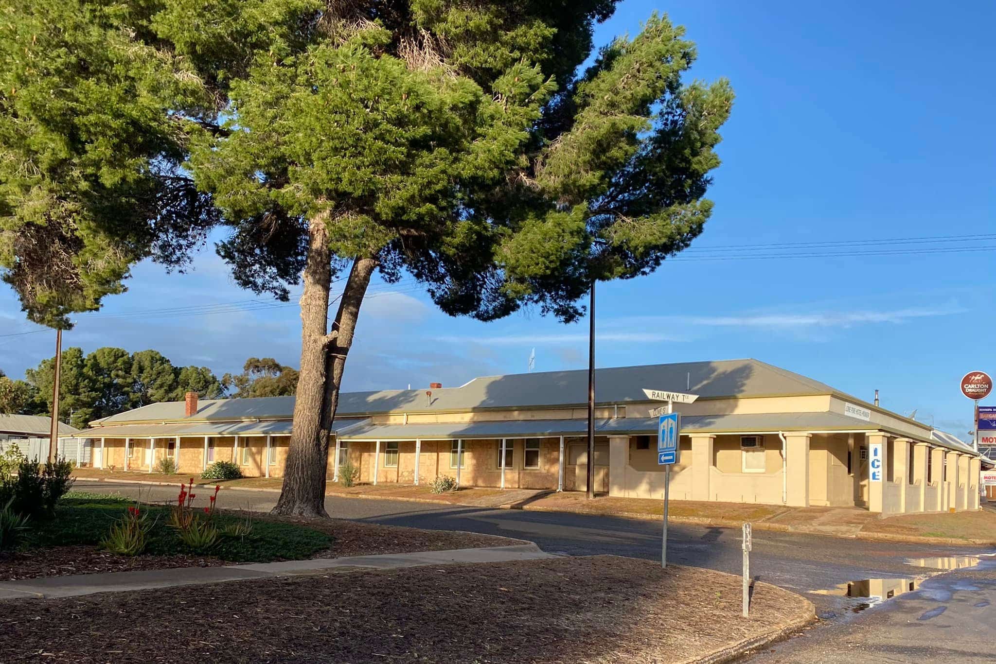 Minnipa Hotel, Minnipa, SA – Country Pub Camping