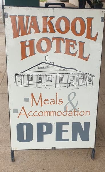 Wakool Hotel, Wakool NSW, – Country Pub Camping