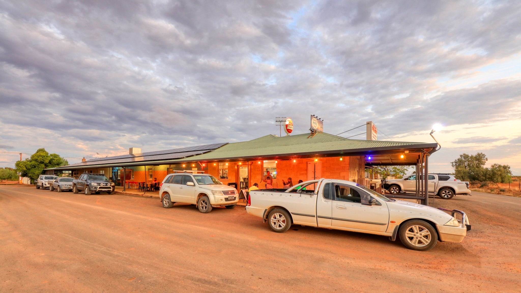 White Cliffs Hotel, White Cliffs NSW – Country Pub Camping
